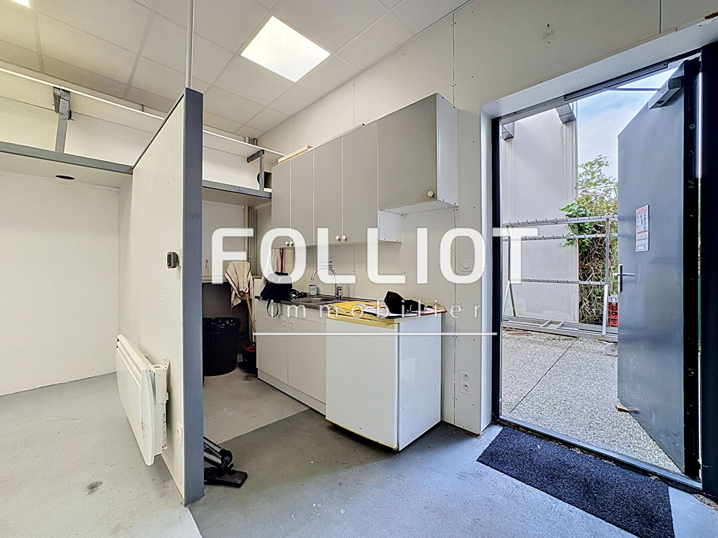 A Vendre : Local commercial 73 m² - Caen, Ifs / Guérinière Caen 14000