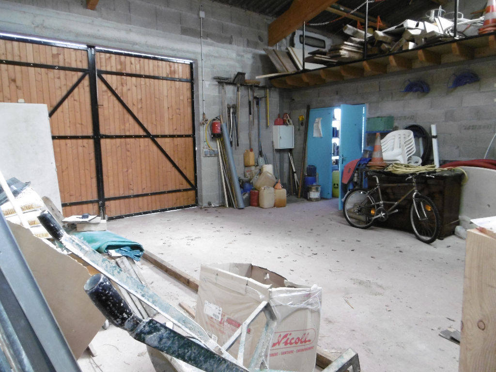 Réf:5459 GARAGE ENTREPOT SUR TERRAIN ATTENANT