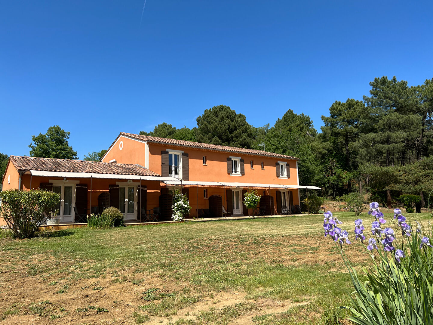 3 star Hotel In The Town Of Roussillon 84220 Land Of 1 2 Hectares 3 star Hotel In The Town Of Roussillon 84220 Land Of 1 2 Hectares
