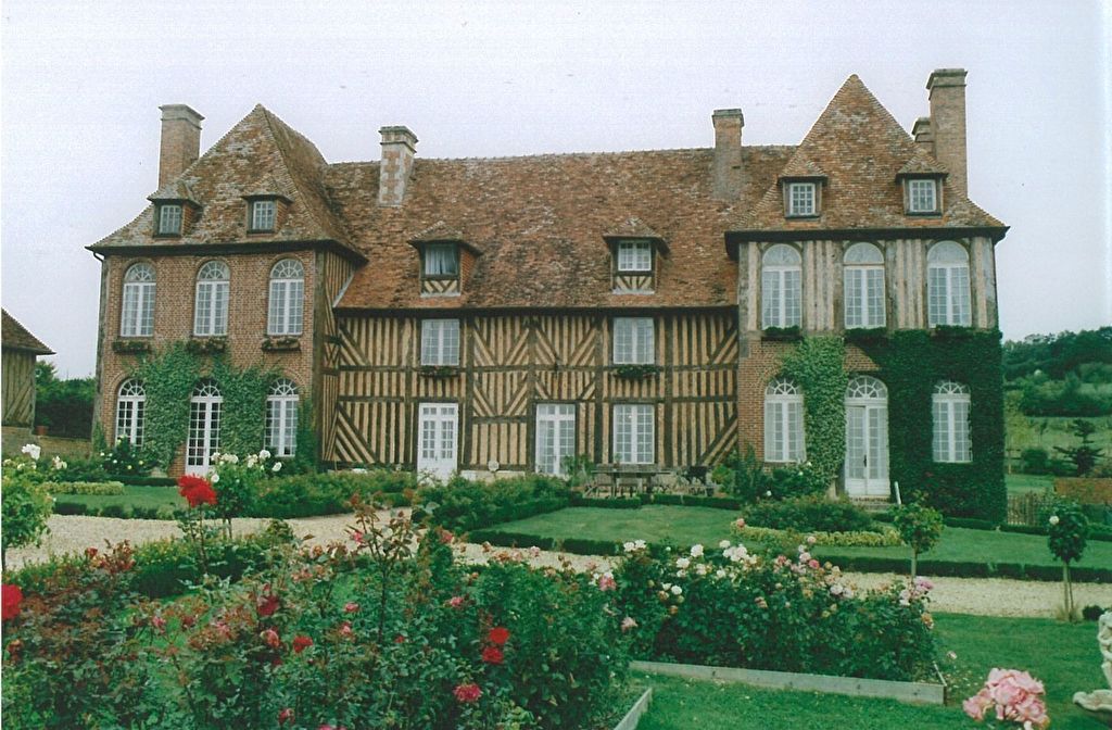 Chateau and Manor House | Vingt Global | Properties for Sale and Rent